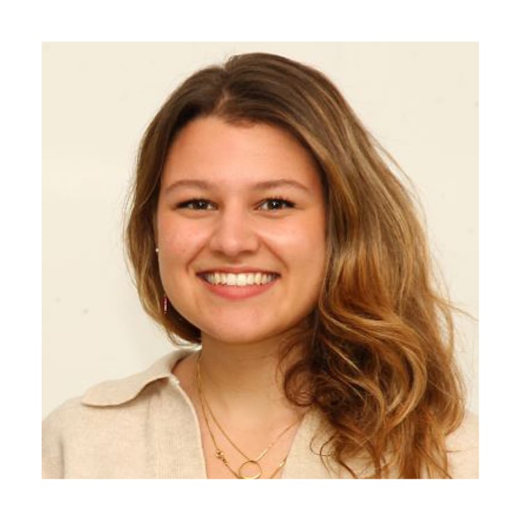 About People: Applikationssverantwortliche im Zentrum. Naemi Pozzy.